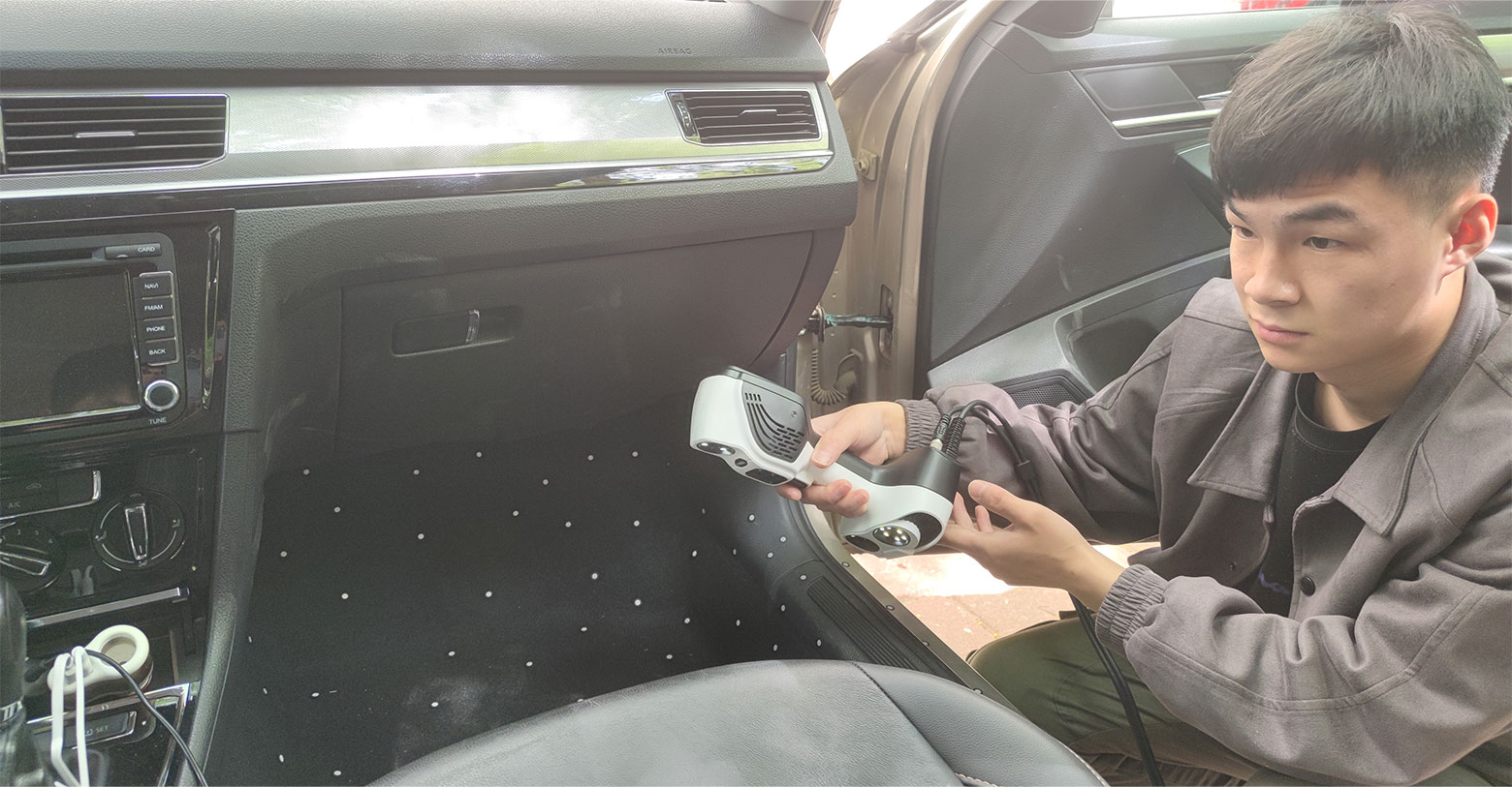 3D Scanning the Car Floor Mat with iReal 2E - 3DeVOK