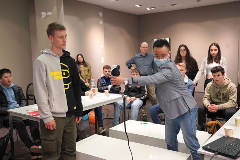 9 Scanning Tips You Must Know for 3D Scanning Human Bodies